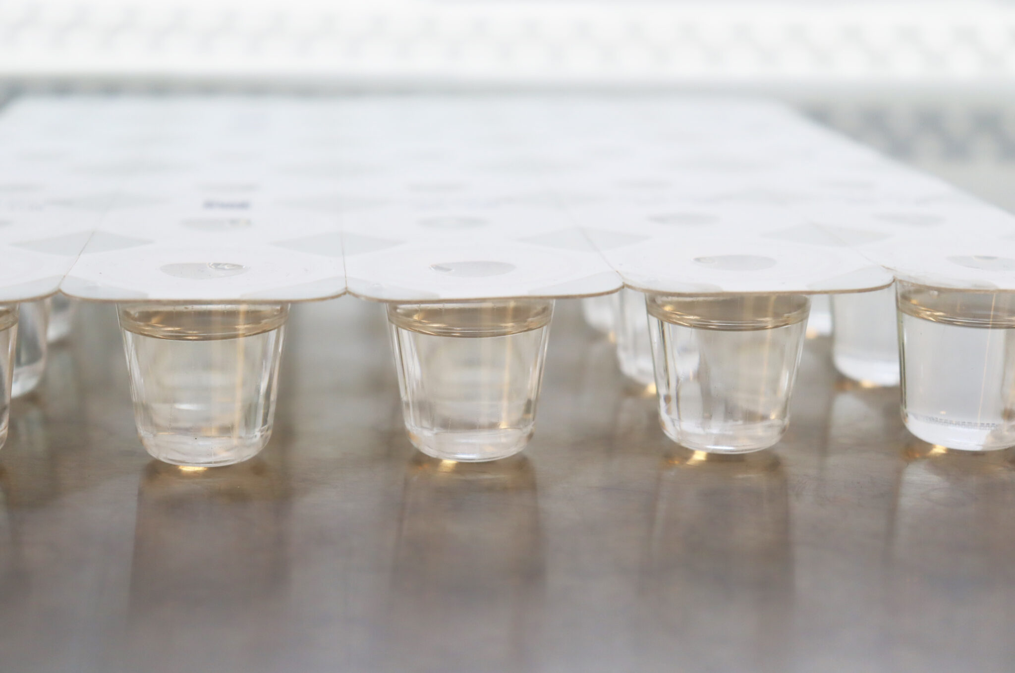 Pre-filled dilution cups: the ergonomic alternative to dilutions tubes